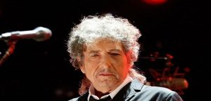 Bob Dylan delivers measured, continuous performance in Berkeley Greek ...
